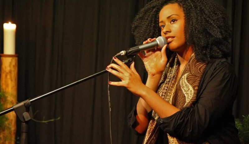 What's the Difference Between a Vocalist and Singer? - Capstone Music