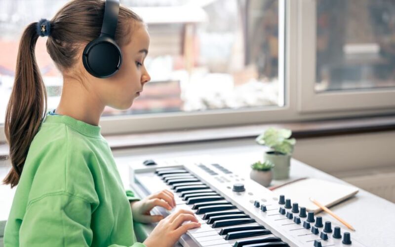 Best Beginner Keyboard for a Child: What to Buy - Capstone Music